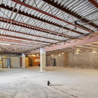 Retail & Warehouse Industrial Building For Sale in Burlington, ON